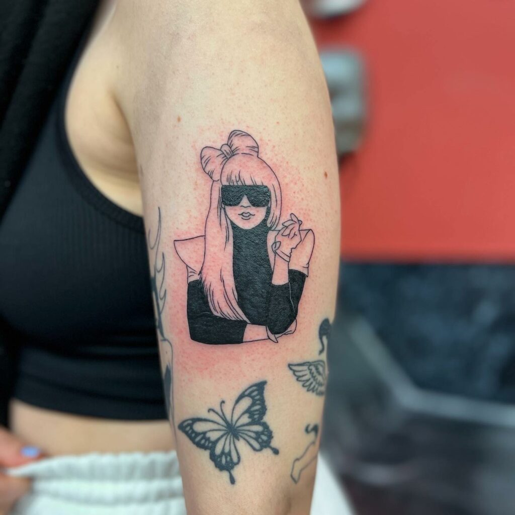 Nice lil gap filler by akos.tattoos 🖤 . . . . . barber_dts easytattoo ...