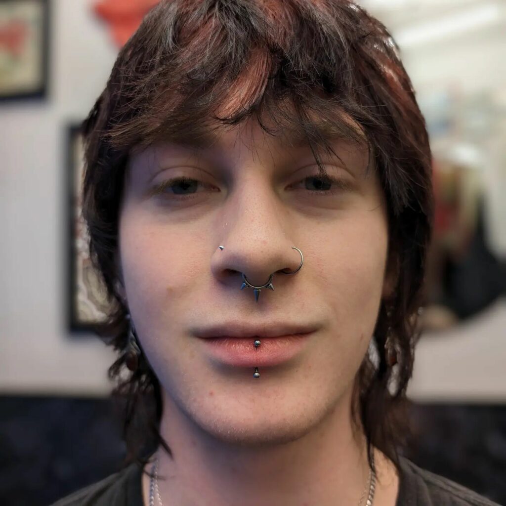 Who doesn't ️ a vertical labret piercing?! Even your dentist will ...