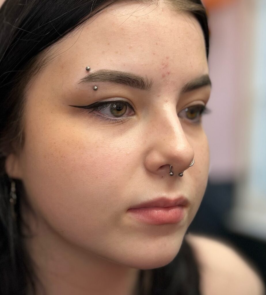 Had the pleasure of seeing this beautifully healed eyebrow piercing ...
